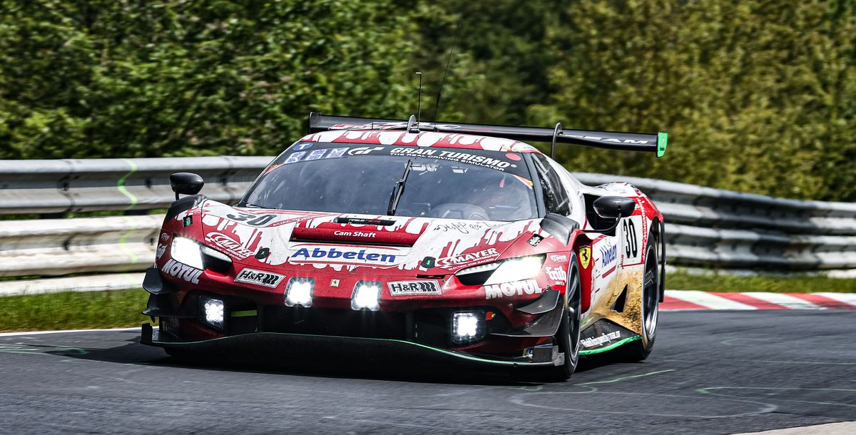 Der Frikadelli-Ferrari feiert in der grünen Hölle | The Sierks